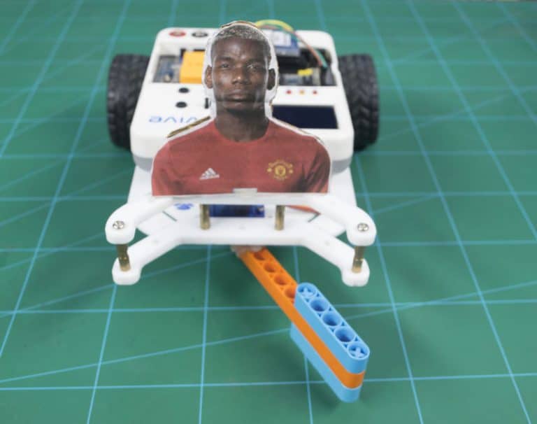 How to make DIY Soccer Playing Mobile Robots using Arduino & Bluetooth