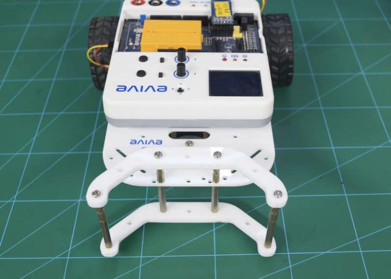 How to make DIY Soccer Playing Mobile Robots using Arduino & Bluetooth